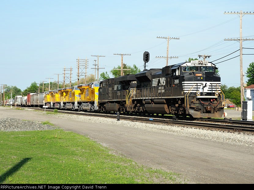 Westbound NS 309 is lead by NS 2699 at Chestnut St with some brand new UP Ges